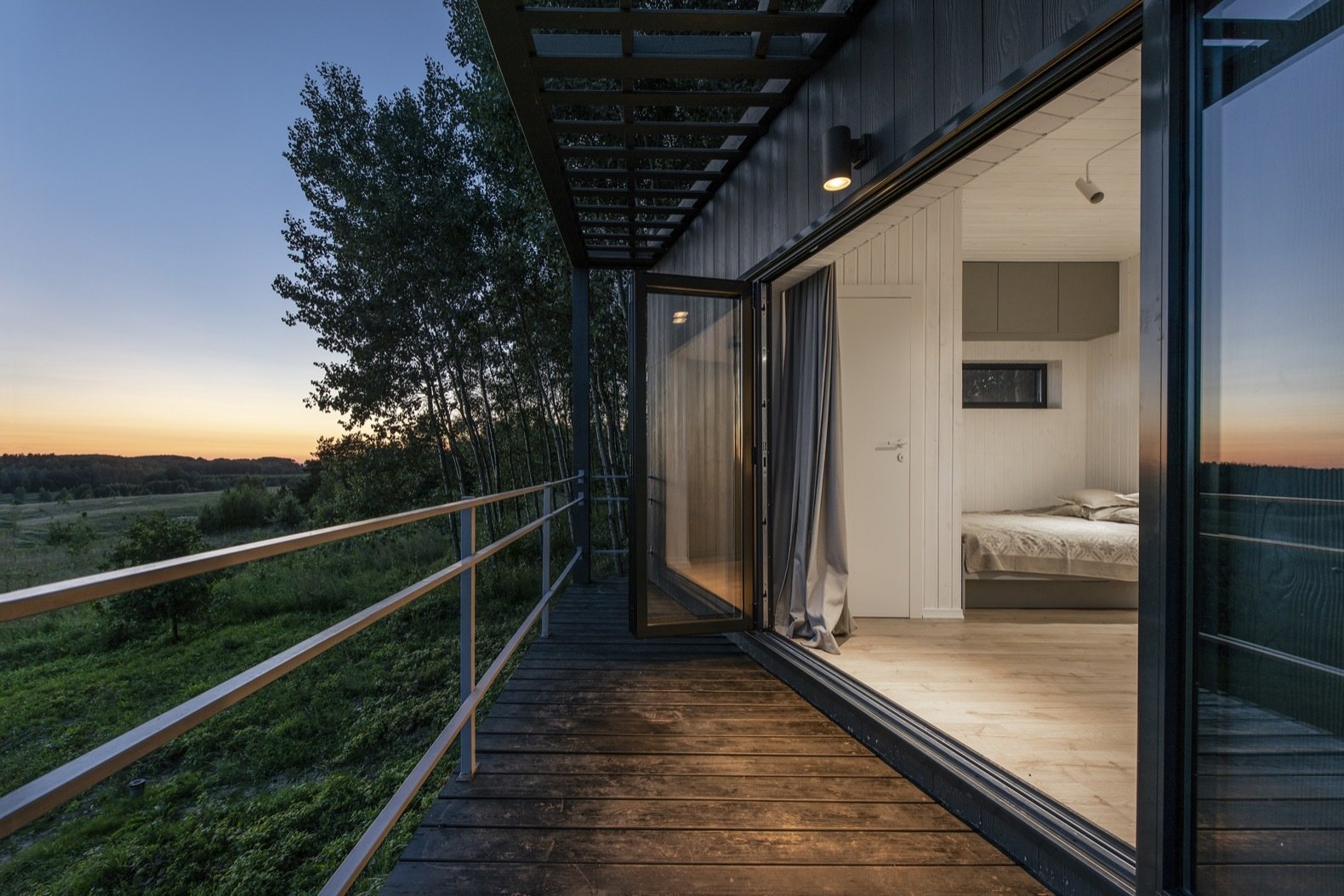 Photo 9 of 11 in Mingle With Mother Nature in This Tiny Prefab Getaway ...