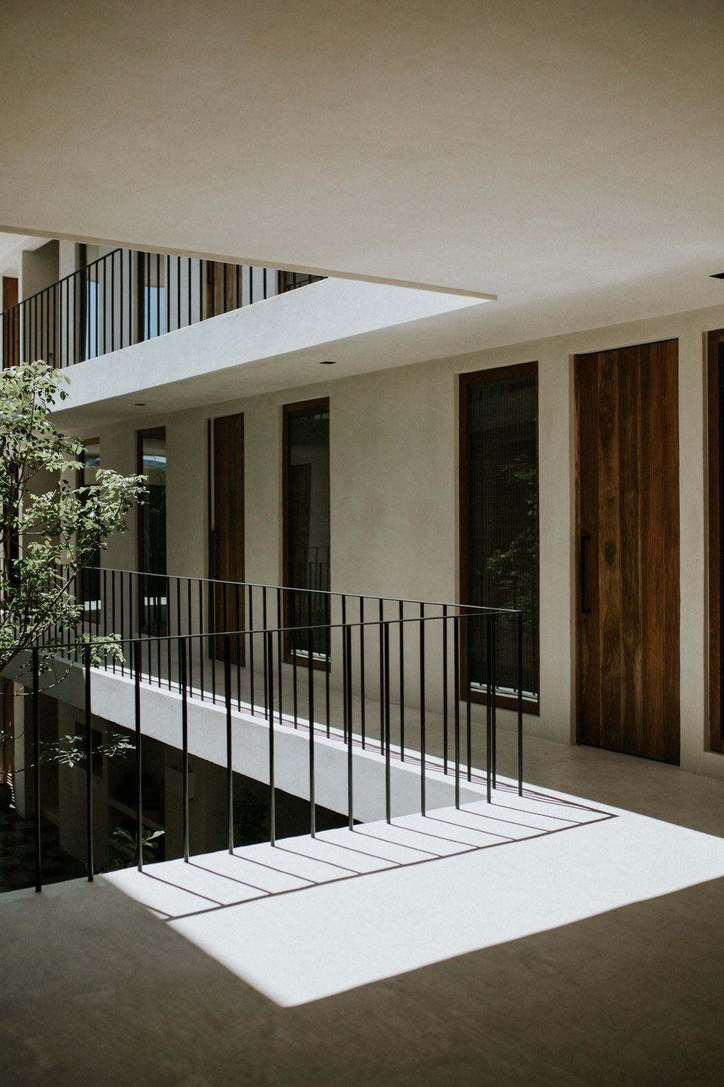 Photo 8 of 14 in Fall For the Tropical Bohemian Charms of This Elegant ...