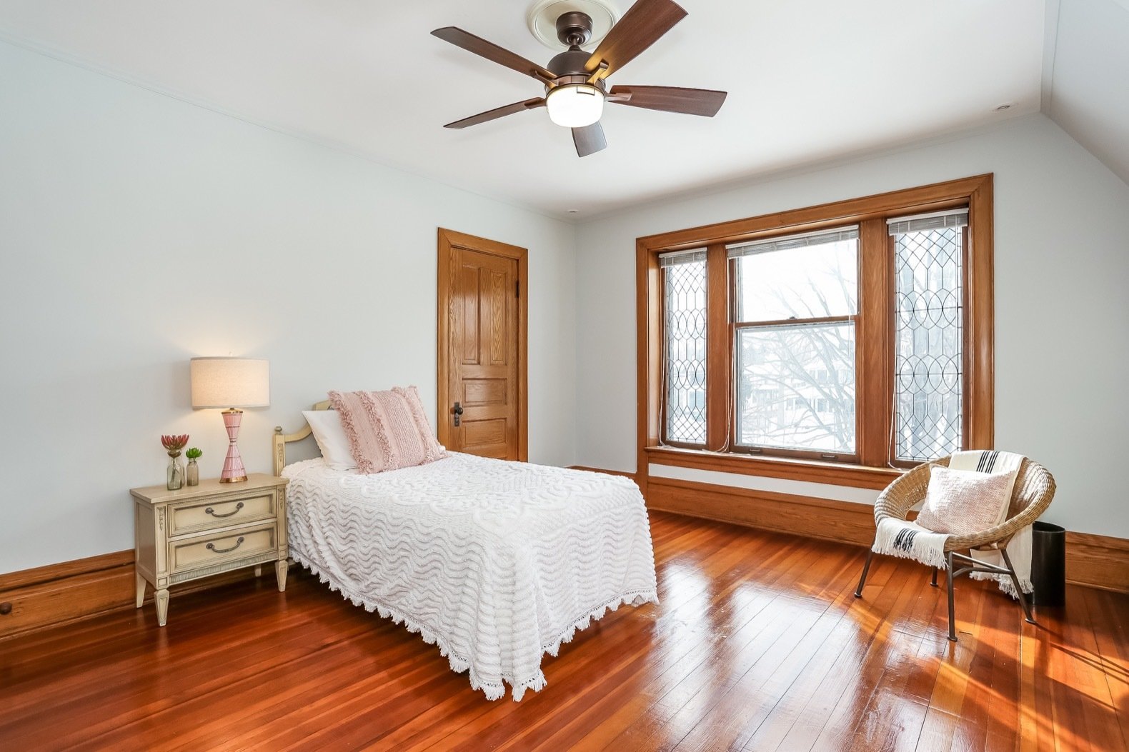 Photo 19 of 31 in Own a Frank Lloyd Wright “Bootleg” Gem in Illinois ...