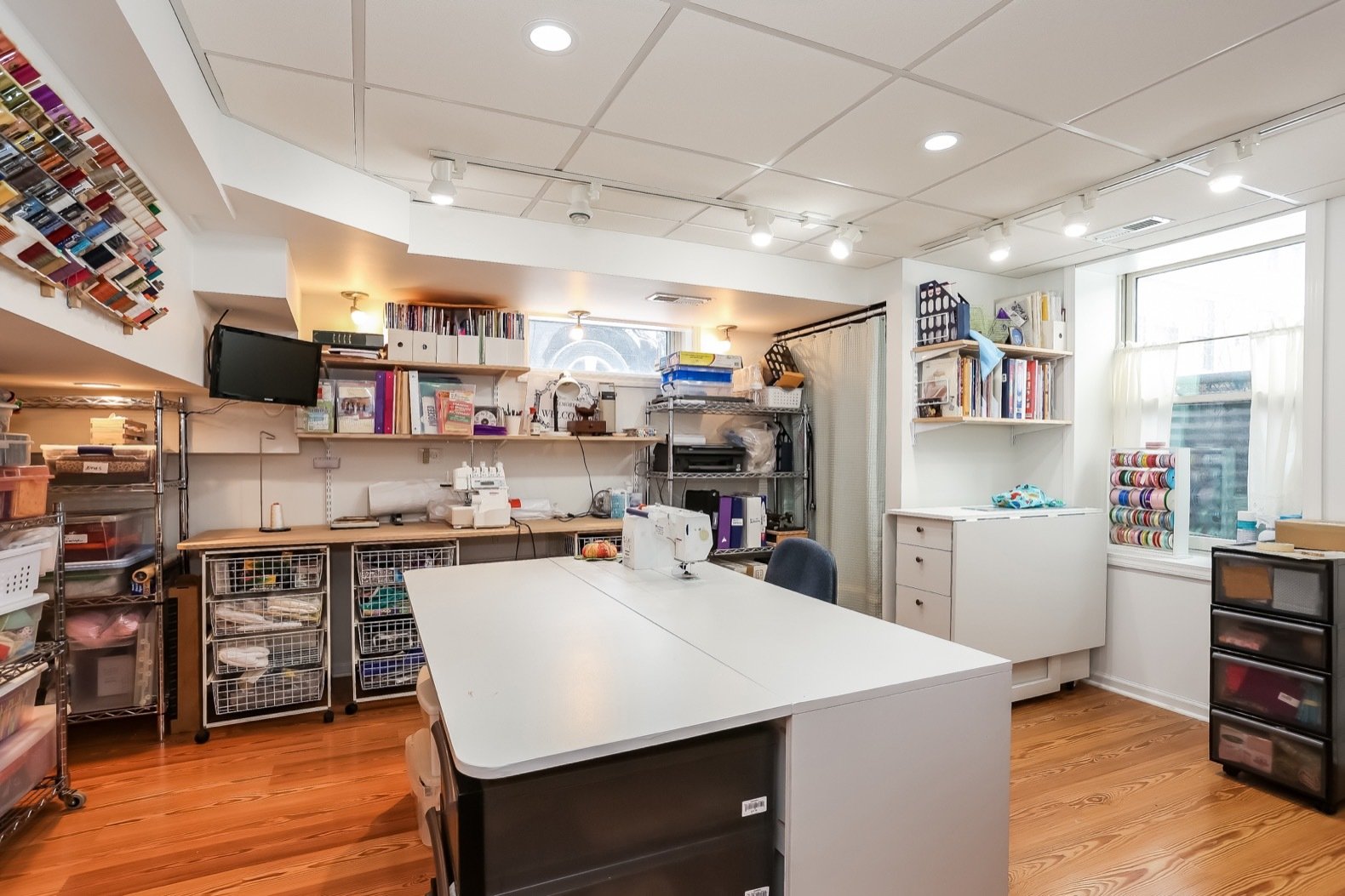 Photo 23 of 31 in Own a Frank Lloyd Wright “Bootleg” Gem in Illinois ...