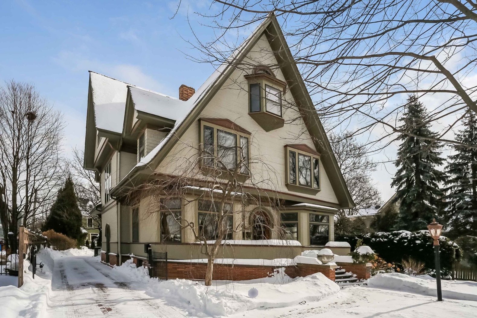 Photo 1 of 31 in Own a Frank Lloyd Wright “Bootleg” Gem in Illinois For ...