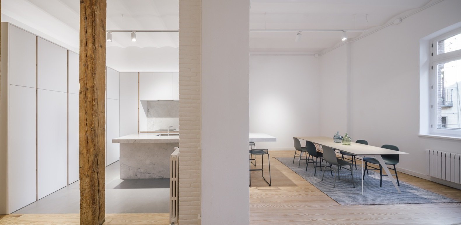 Photo 11 of 19 in White Metal Boxes Transform a Madrid Loft Into a ...