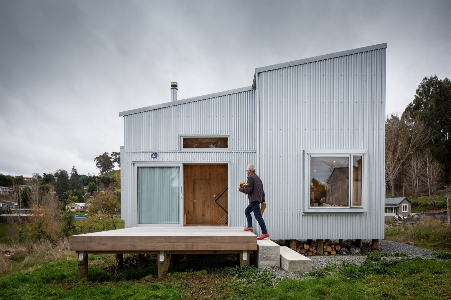 Photo 3 of 17 in A Compact Prefab Cabin Draws In Spectacular Valley ...