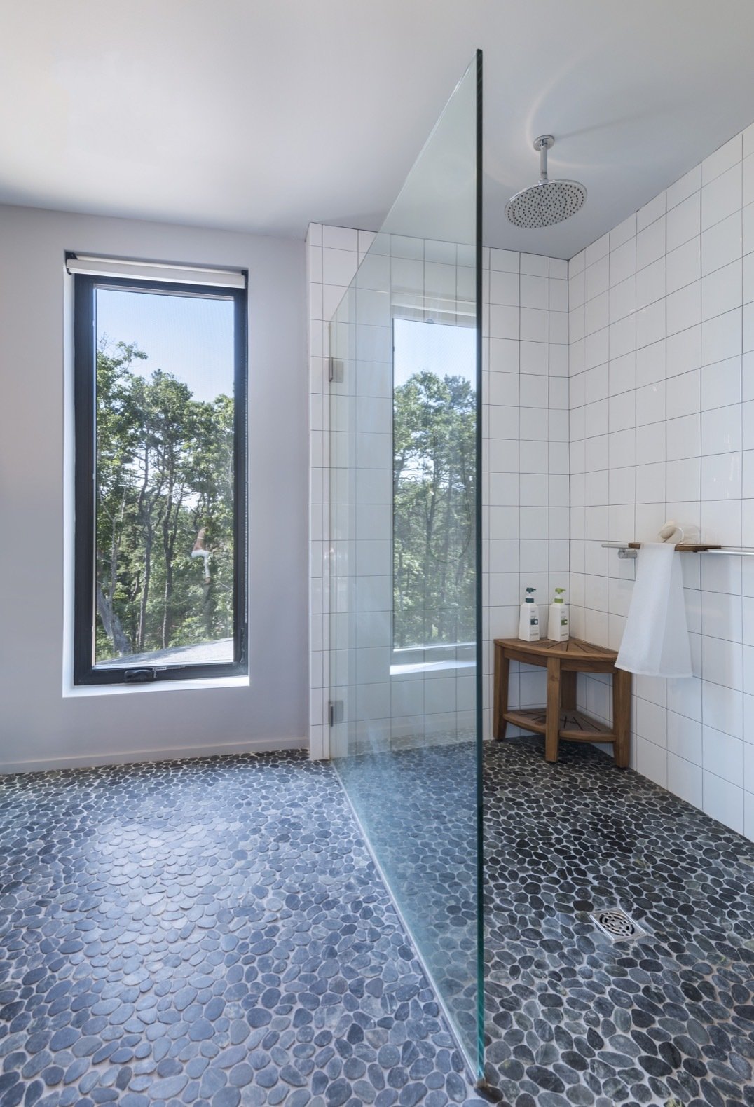 Photo 16 of 17 in A Cape Cod Prefab Fans Out Toward the Forest in Three ...