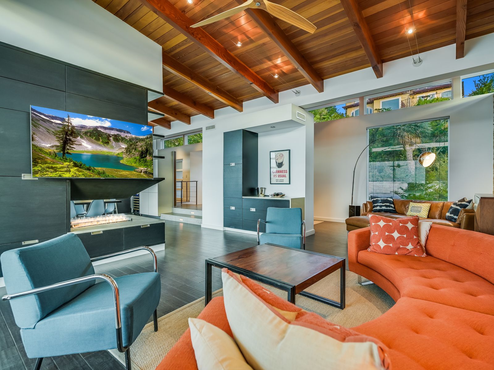 Photo 3 of 8 in The Modern Oasis of Lake Travis by Deluxe Living - Dwell