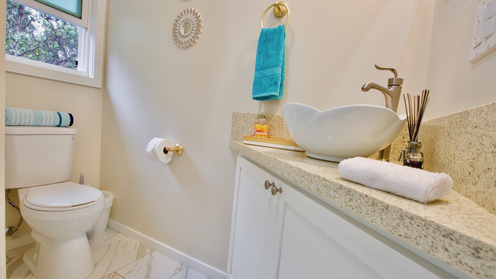 Photo 2 of 10 in Hawaiian Treehouse by Shannon Victoria - Dwell