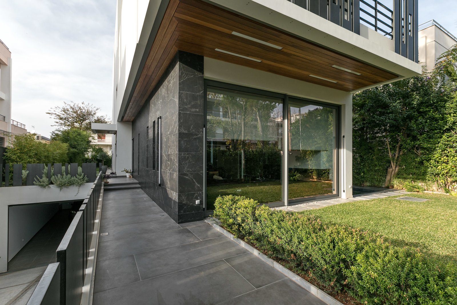 Photo 6 of 28 in Screened House by design and structures - Dwell