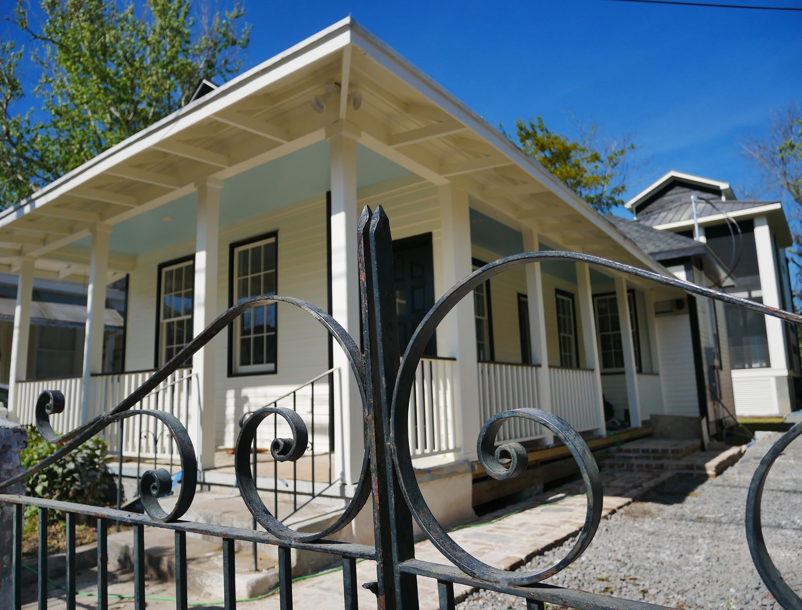Photo 5 of 8 in A Modern Compound in a Historic City by Chris Bonner ...