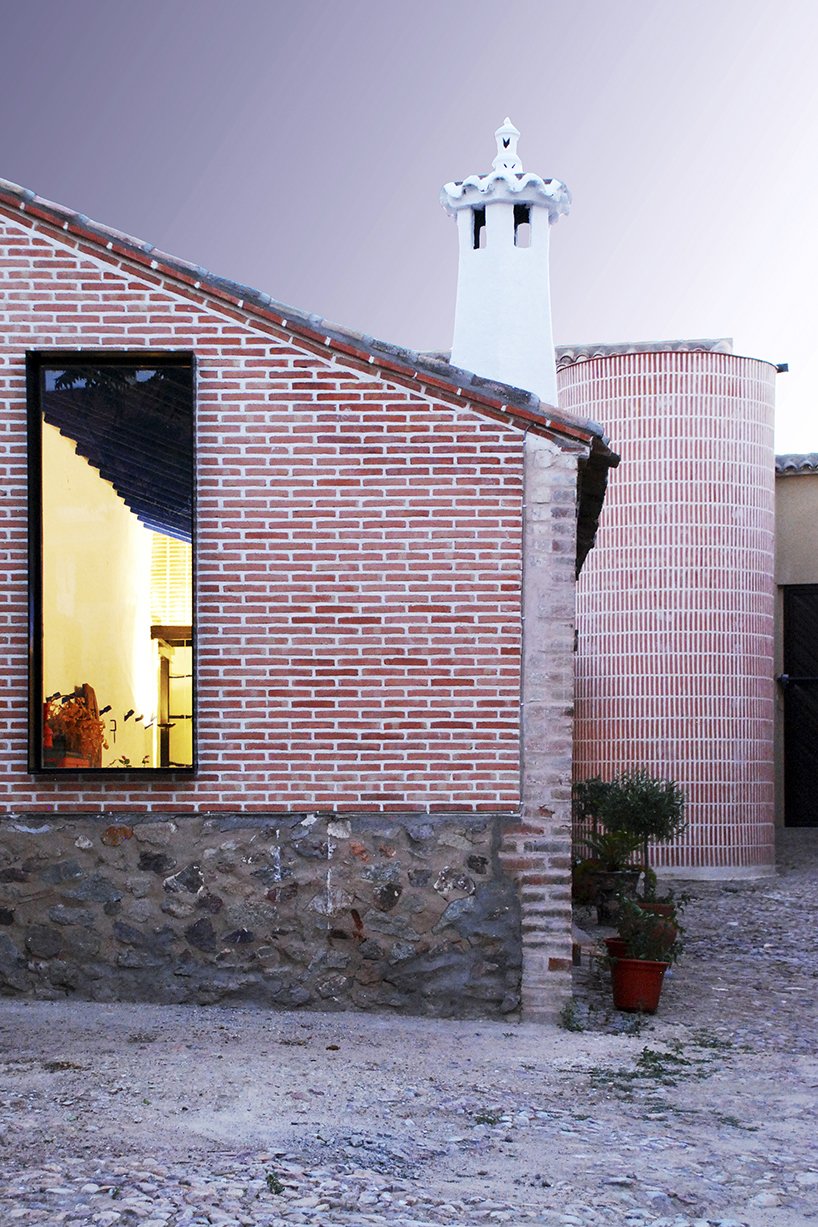 Photo 6 of 12 in OOIIO Architecture - Former Haystack Refurbishment by ...