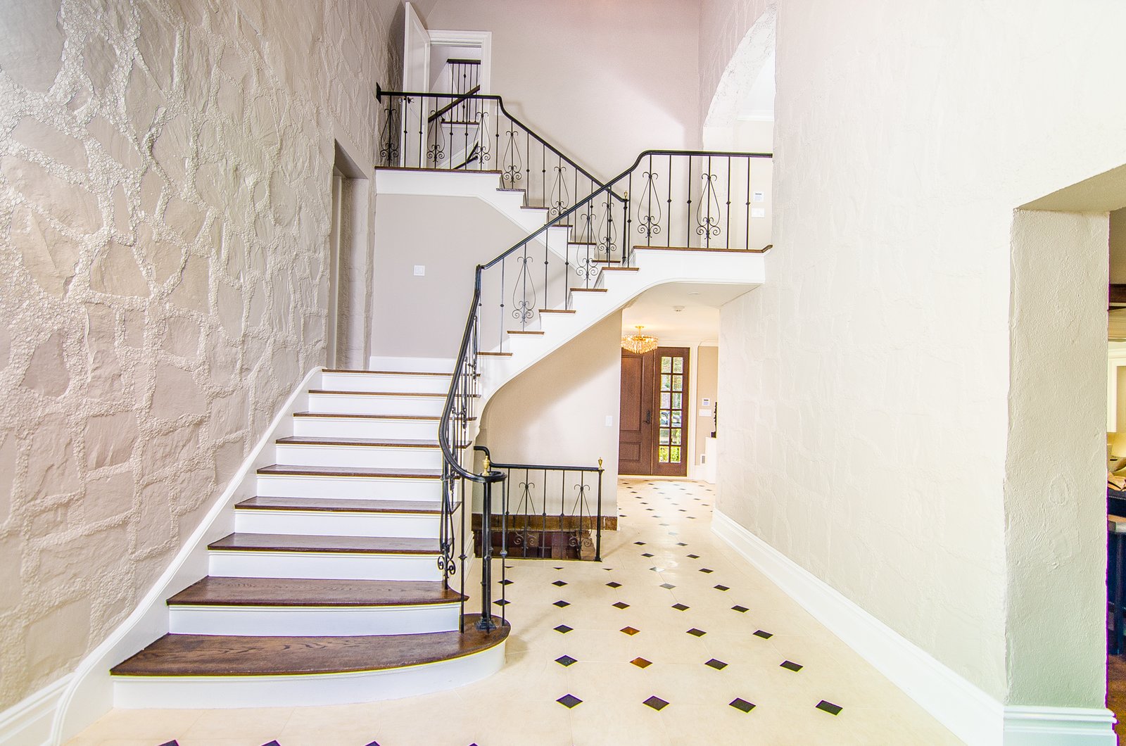 Photo 4 of 15 in Princeton Landmark by wendy merkovitz - Dwell