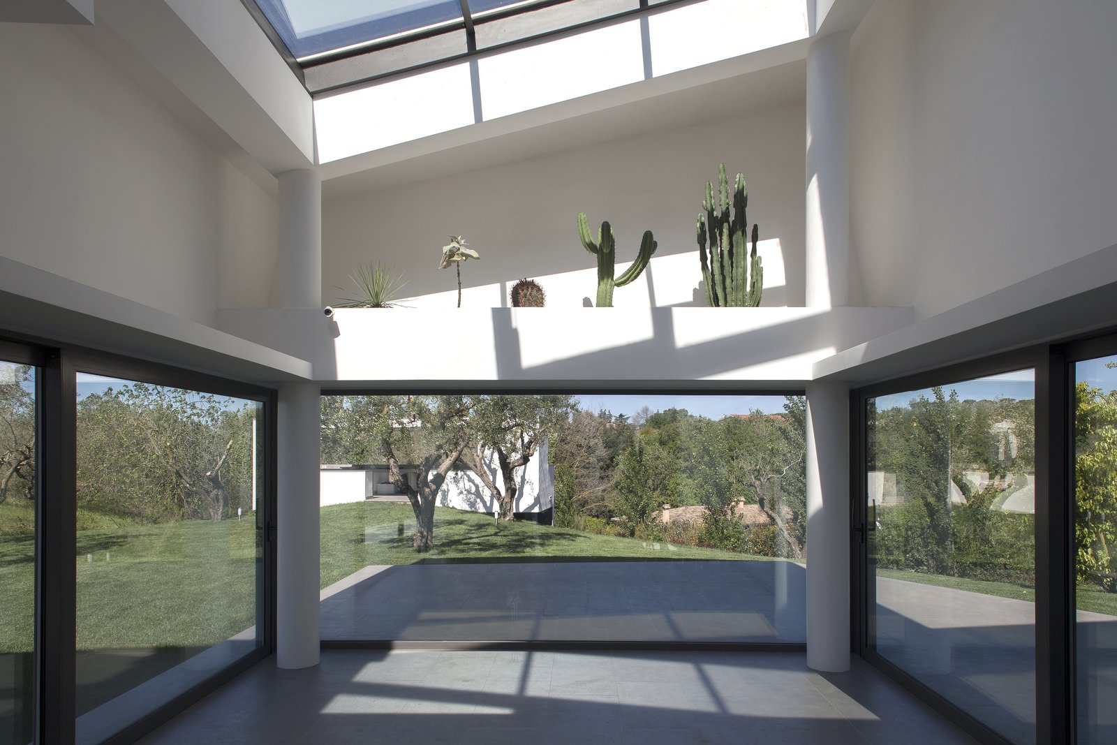 Photo 6 of 10 in Villa Rosa by lina malfona - Dwell