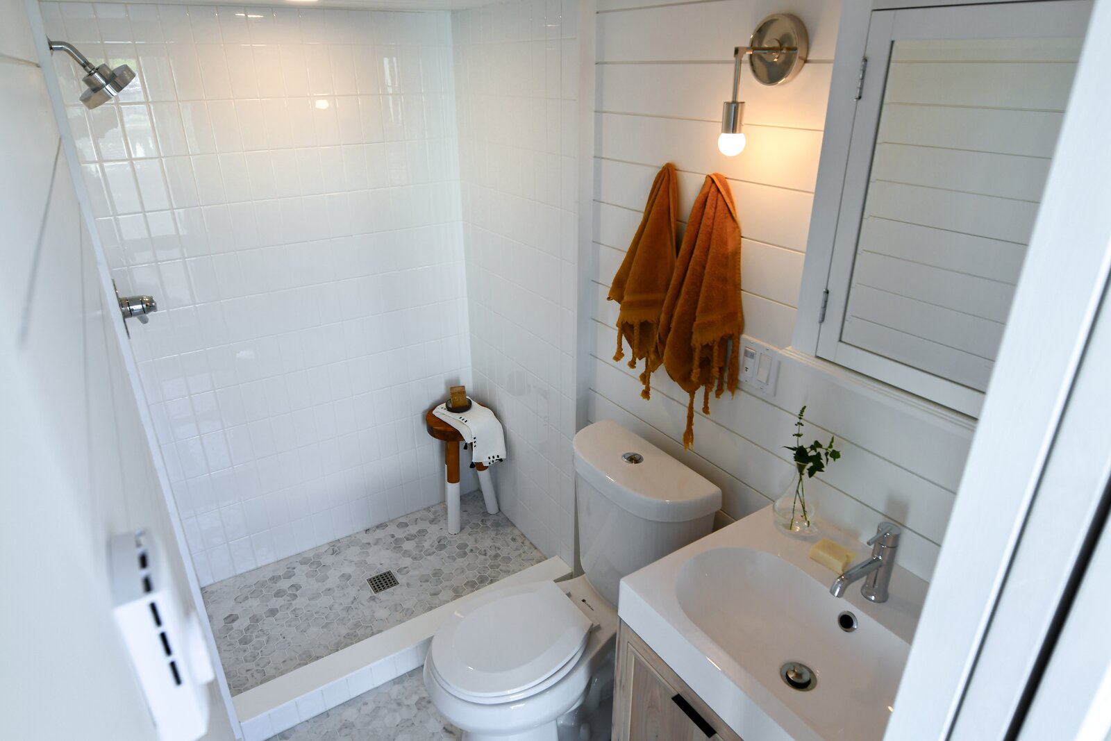 Photo 15 of 15 in 15 Tiny Bathroom Ideas For a Beautiful and Functional Space from Tiny Home ...