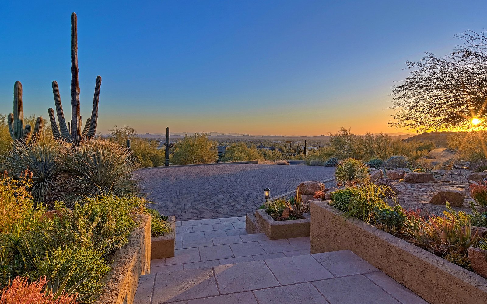 Photo 10 of 10 in Modern Spanish Villa in Carefree, AZ by Todd Headlee ...