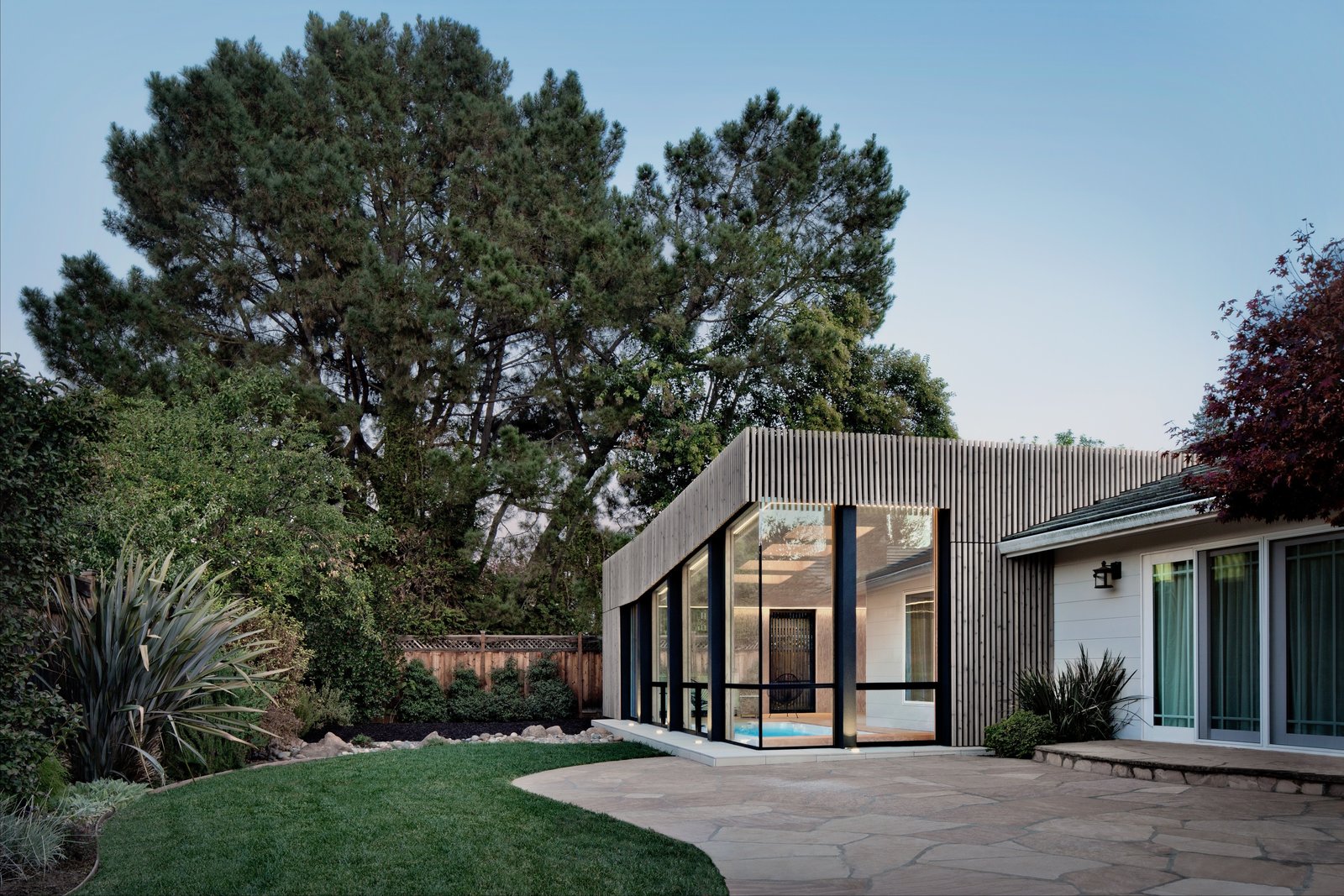 Photo 1 of 5 in Los Altos Poolhouse by Framestudio - Dwell