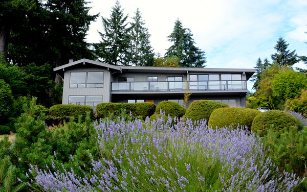 Salt Spring Island Modern Home in British Columbia, Canada on Dwell