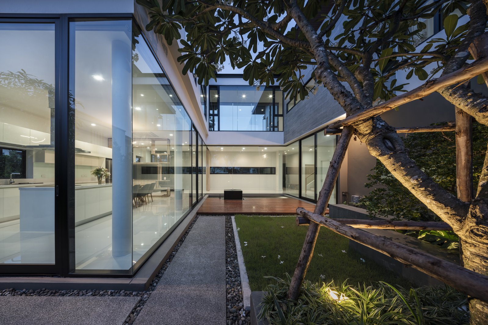 Photo 10 of 17 in SIRI House by Pitch Nimchinda - Dwell