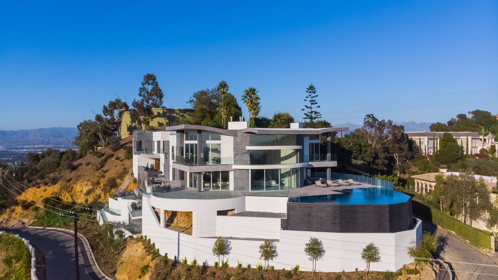 2710 Bowmont Dr (7 Photos) - Dwell