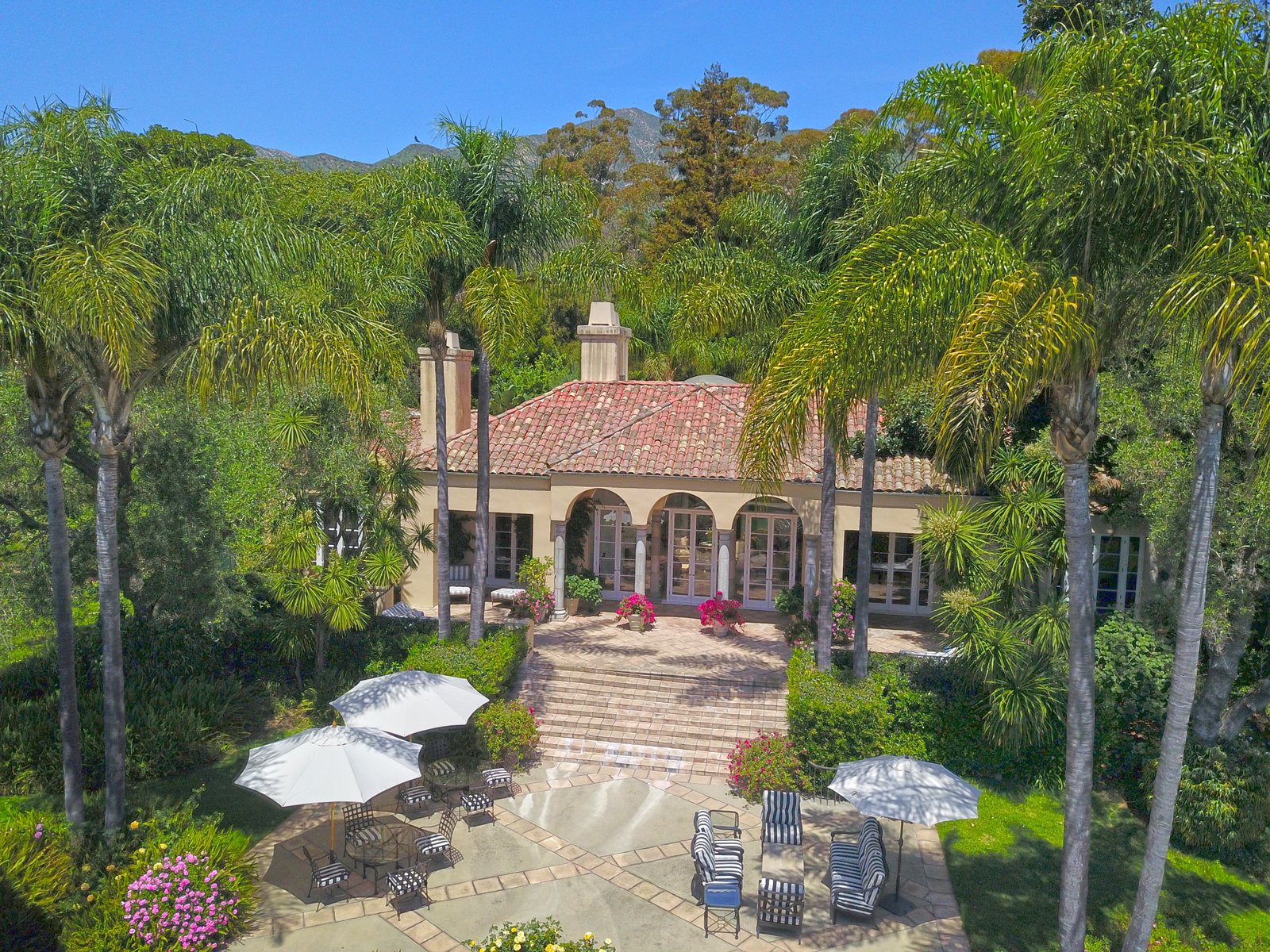 Photo 5 of 10 in 691 Picacho Ln by Miguel Covarrubias - Dwell