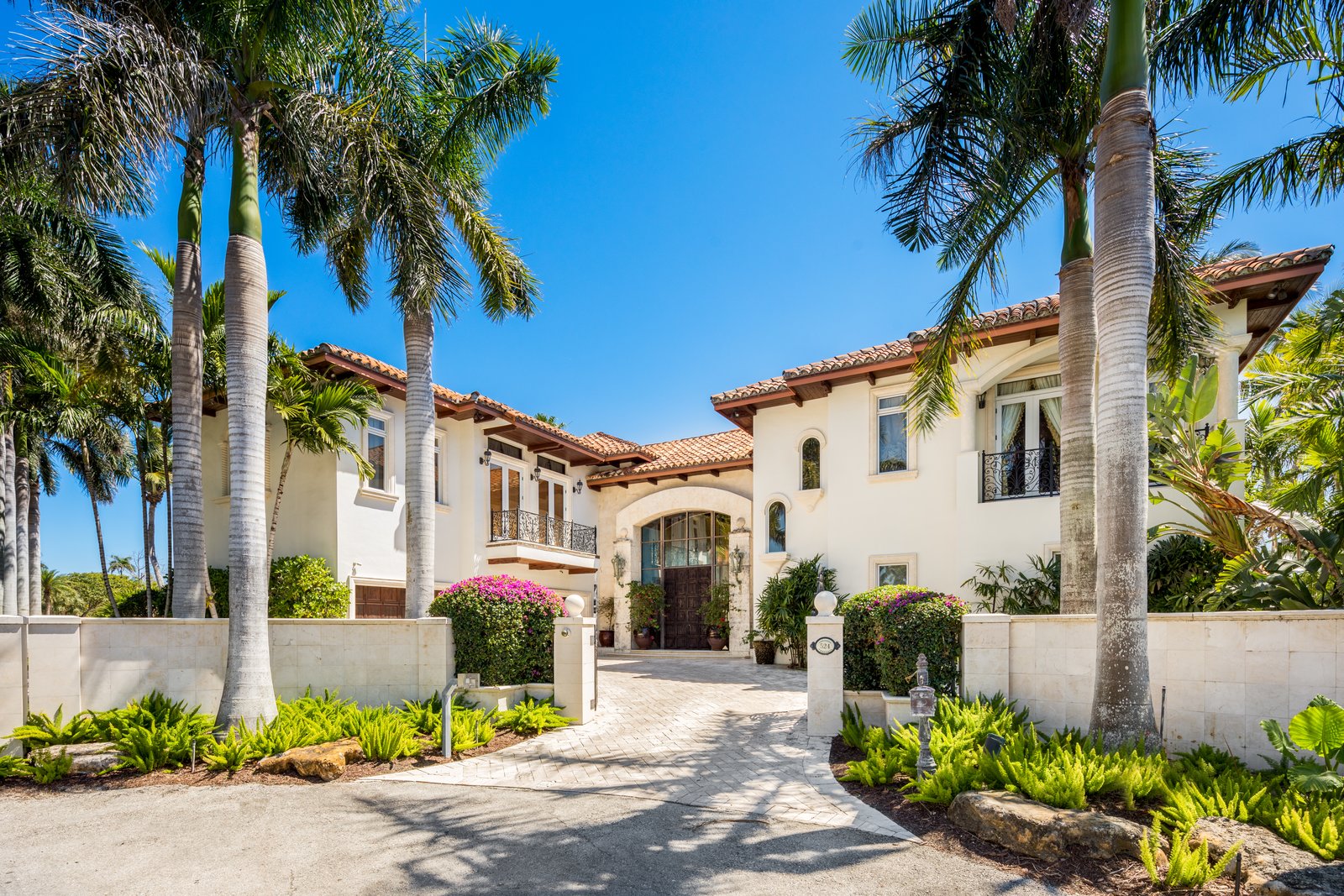 Capri Estate "Versace Mansion designer's personal home (1 Photo) - Dwell