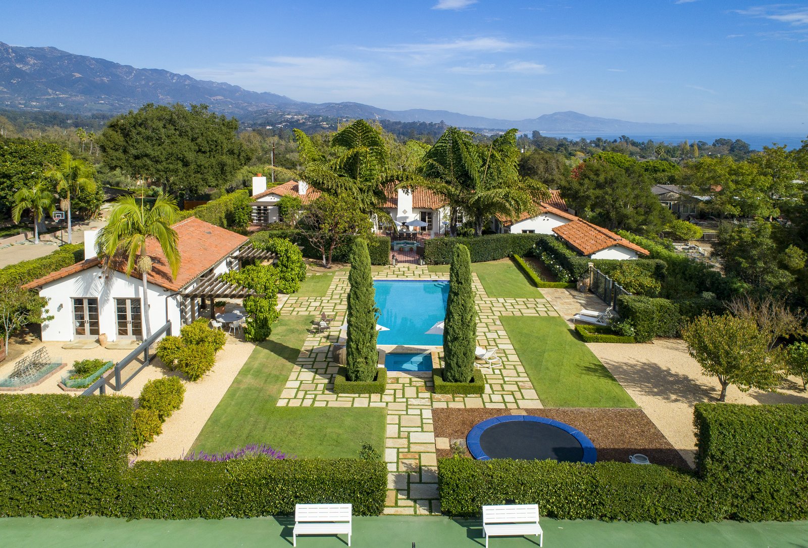 Photo 4 of 12 in A WELCOMING MONTECITO RETREAT by Susan Hartzler - Dwell