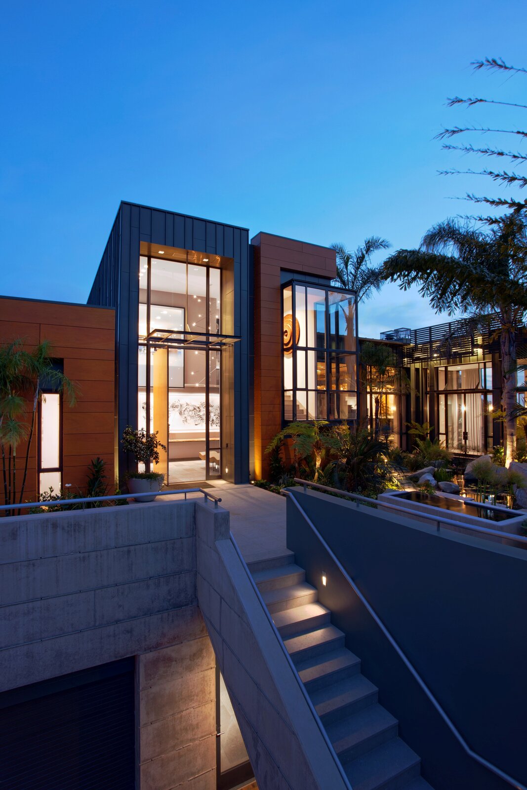 Photo 1 of 10 in Extraordinary Modernist Masterpiece by Susan Hartzler ...