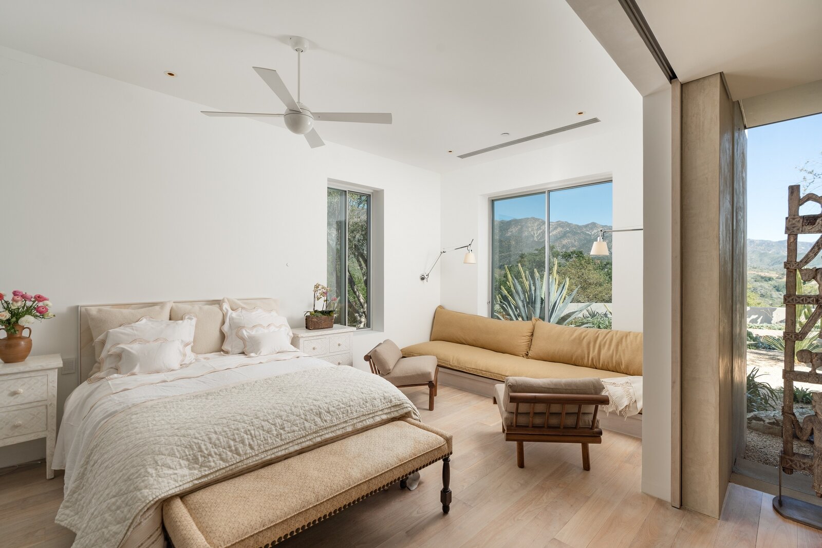 Photo 15 of 28 in A Masterpiece of 21st Century Modern Architecture by ...