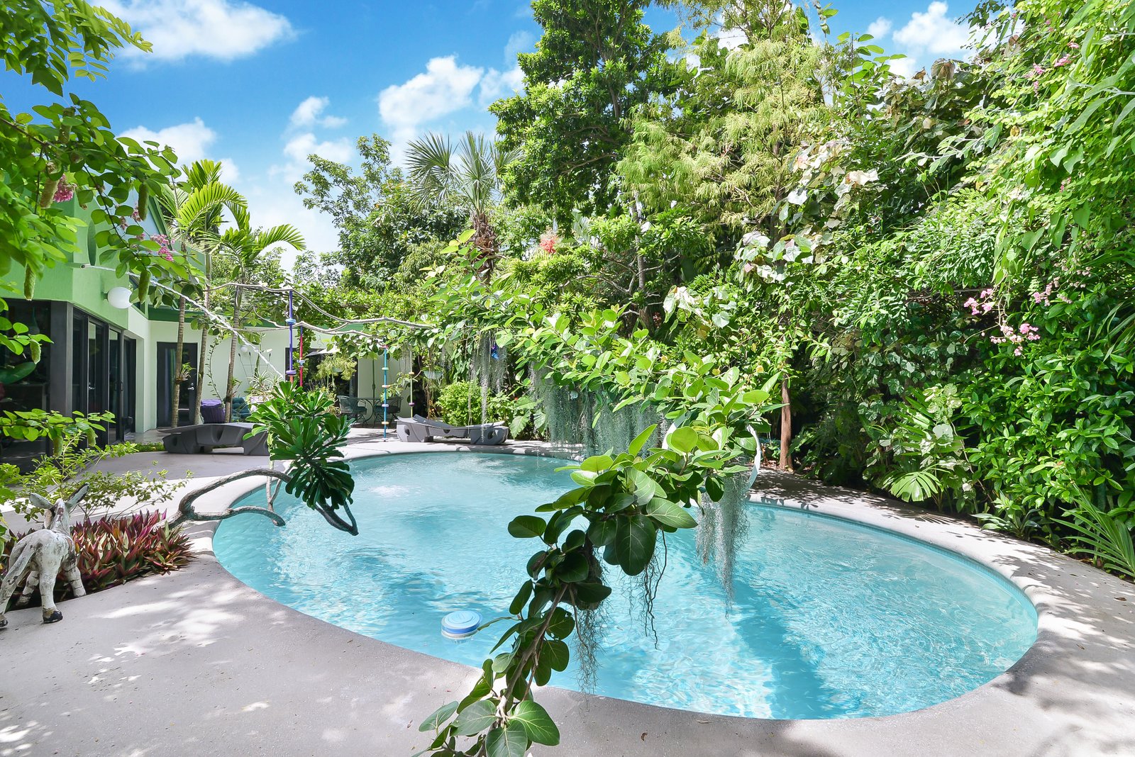 UPCYCLE ARTIST RESIDENCE (7 Photos) - Dwell