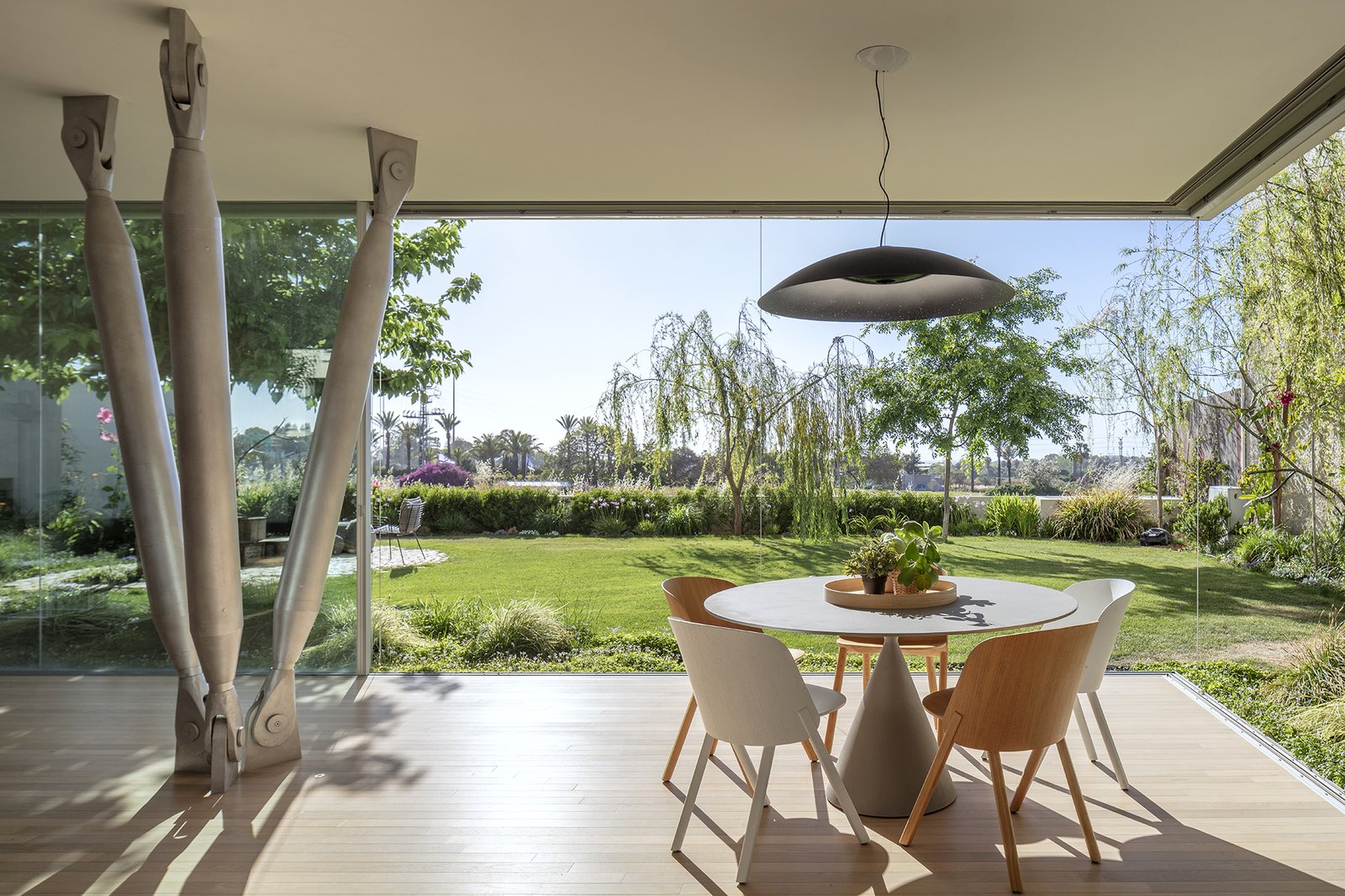 Photo 8 of 11 in An Interior Designer’s House in Israel Sports a ...