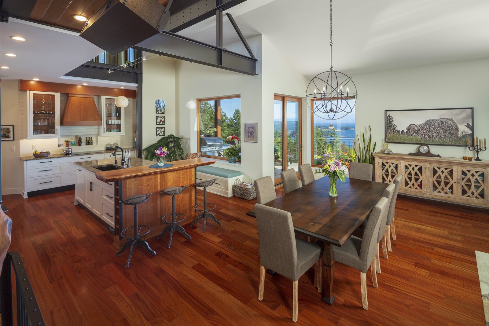 Photo 12 of 21 in WEST COAST ISLAND LIVING by Robyn Tucker-Peck - Dwell