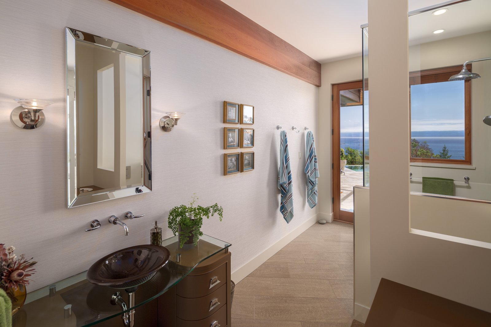 Photo 17 of 21 in WEST COAST ISLAND LIVING by Robyn Tucker-Peck - Dwell