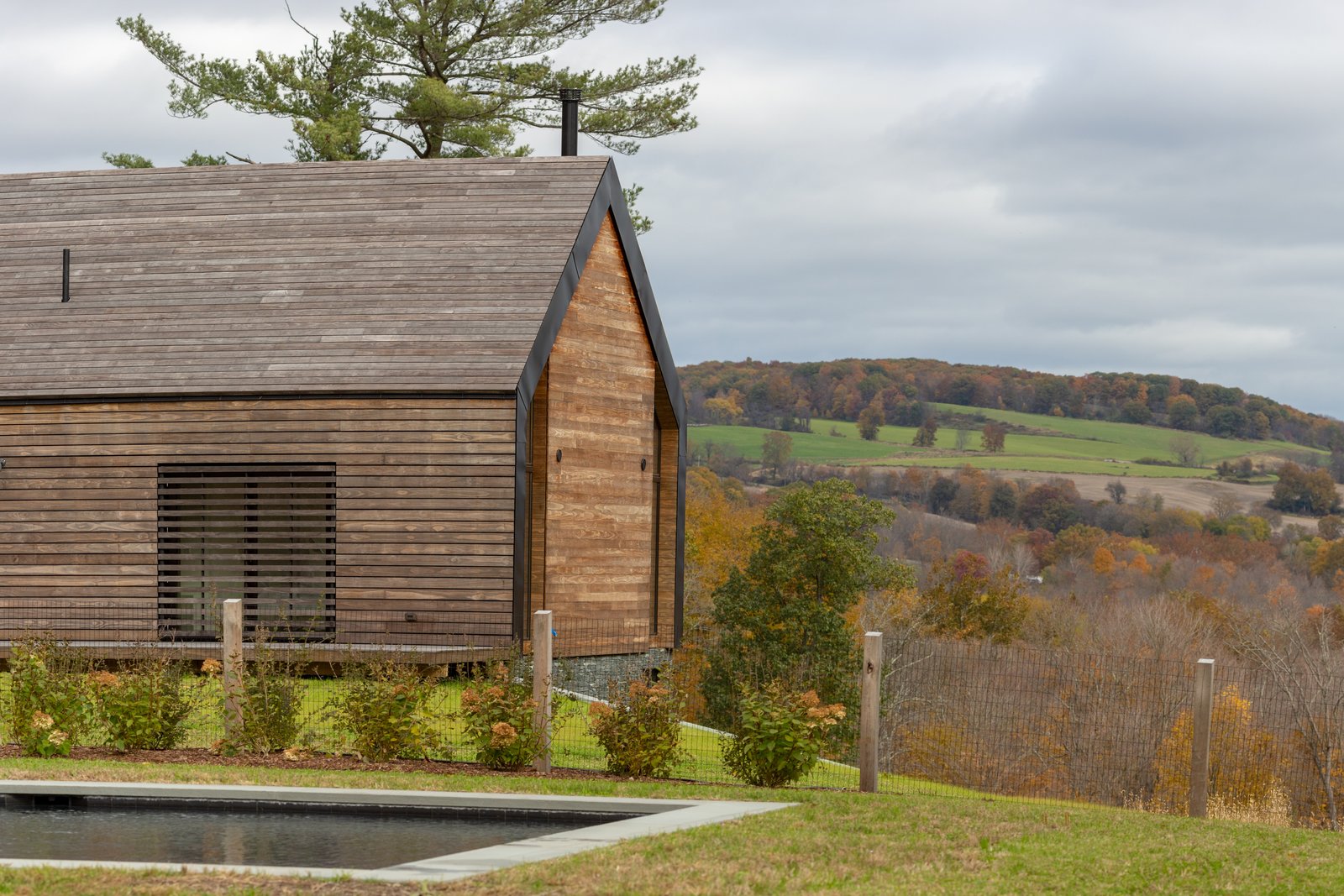 Photo 3 of 13 in A Kebony Wood-Clad Retreat in the Hudson Valley Pays ...