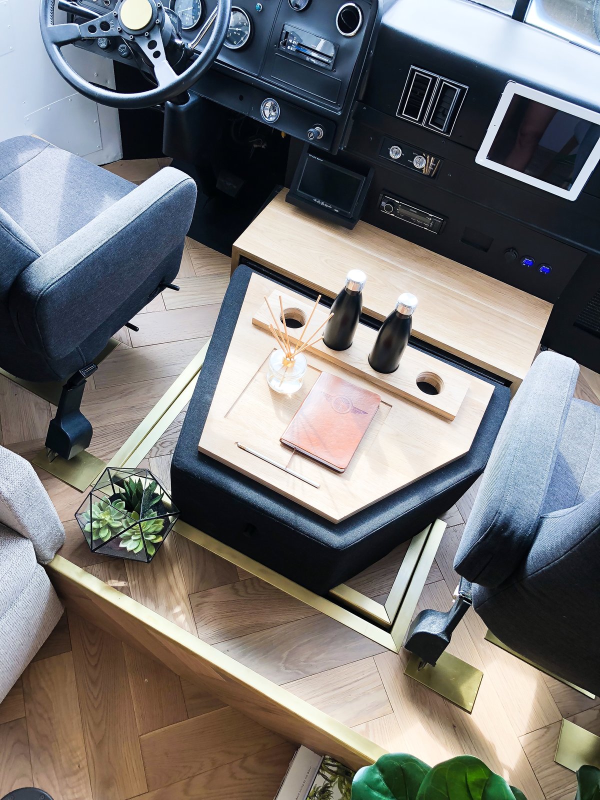 Photo 8 of 19 in 1982 Airstream motorhome by Eric McCutcheon - Dwell