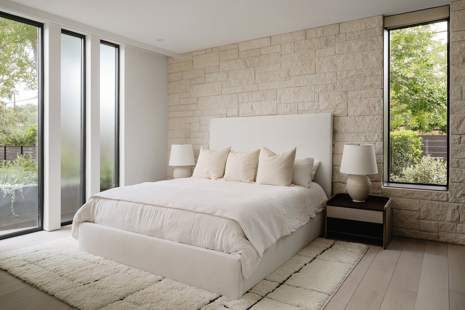 Photo 15 of 27 in Over/Under Residence by North Arrow Studio - Dwell