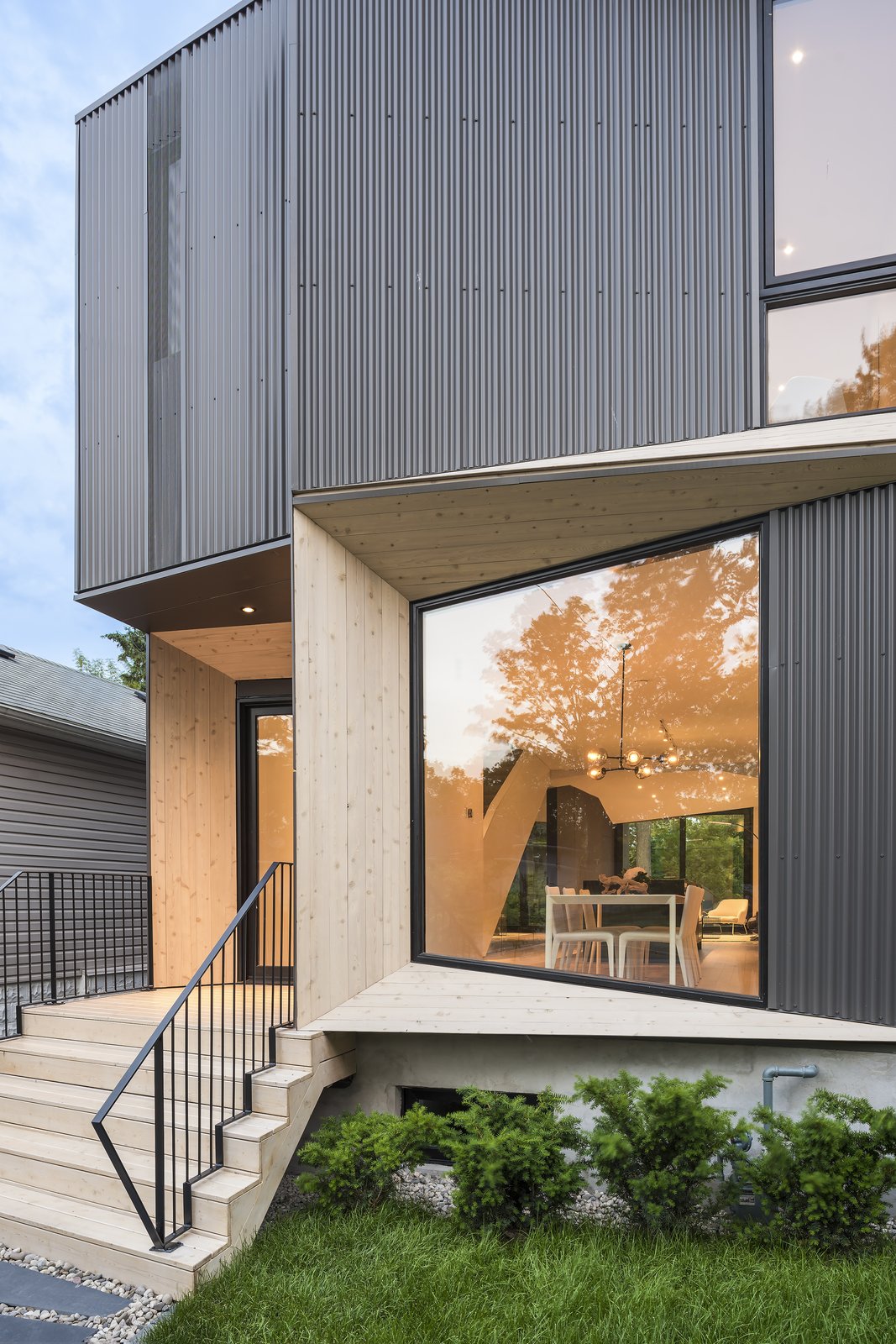 Photo 4 of 16 in Tesseract House by PHAEDRUS Studio - Dwell