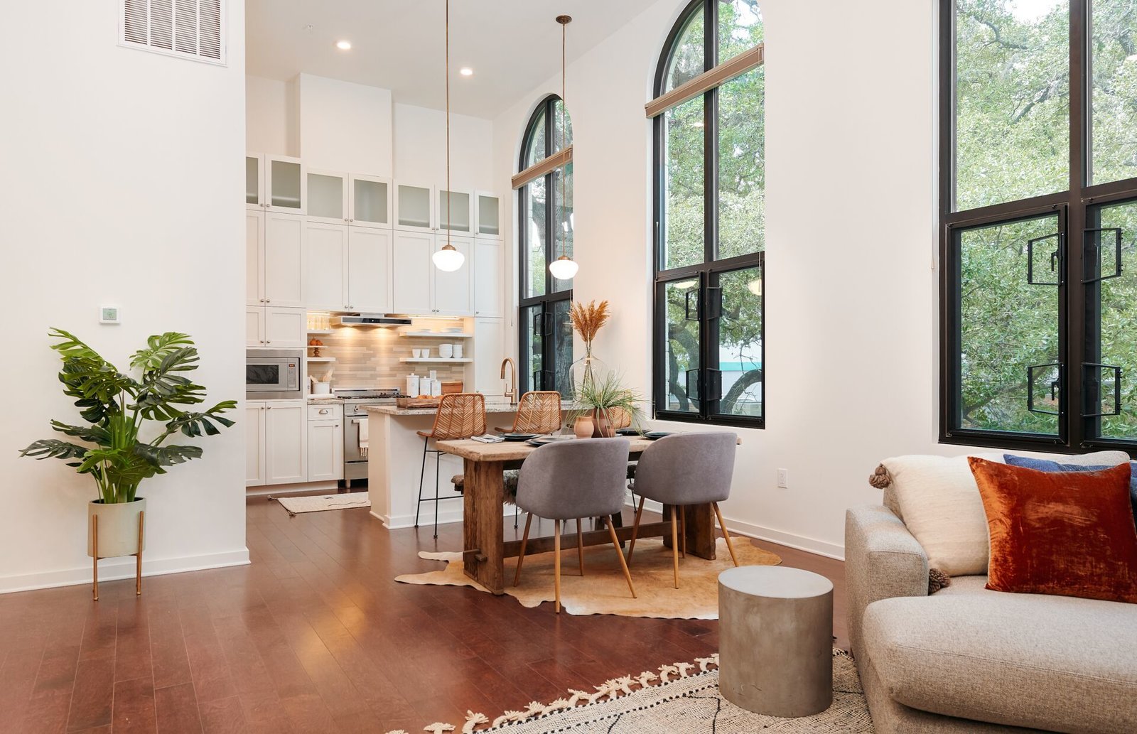 Photo 5 of 10 in A Former Church in Austin Turns Into Airy, Loft-Style ...