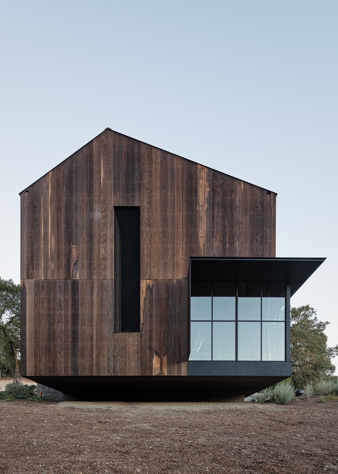 Photo 2 of 8 in A Barn-Inspired Retreat in Northern California Hangs ...