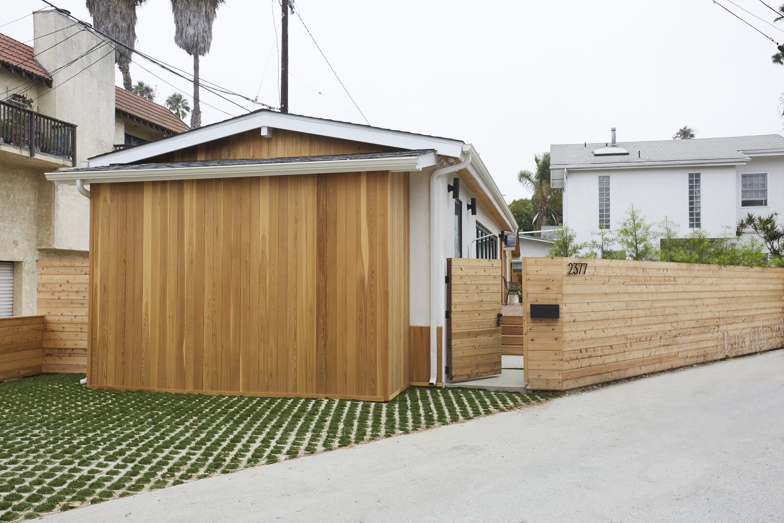 Photo 2 of 11 in Before & After: A Washed-Up Venice Beach Shack Catches ...