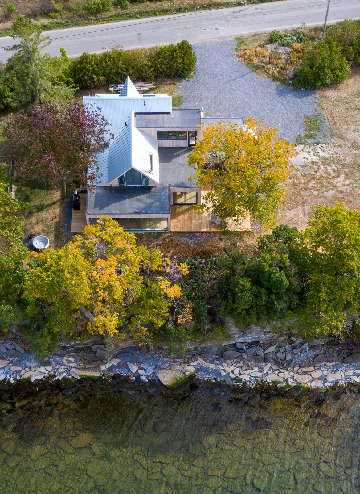 Photo 3 of 14 in The Renovation of a Canadian Farmhouse Uncovers a Log ...
