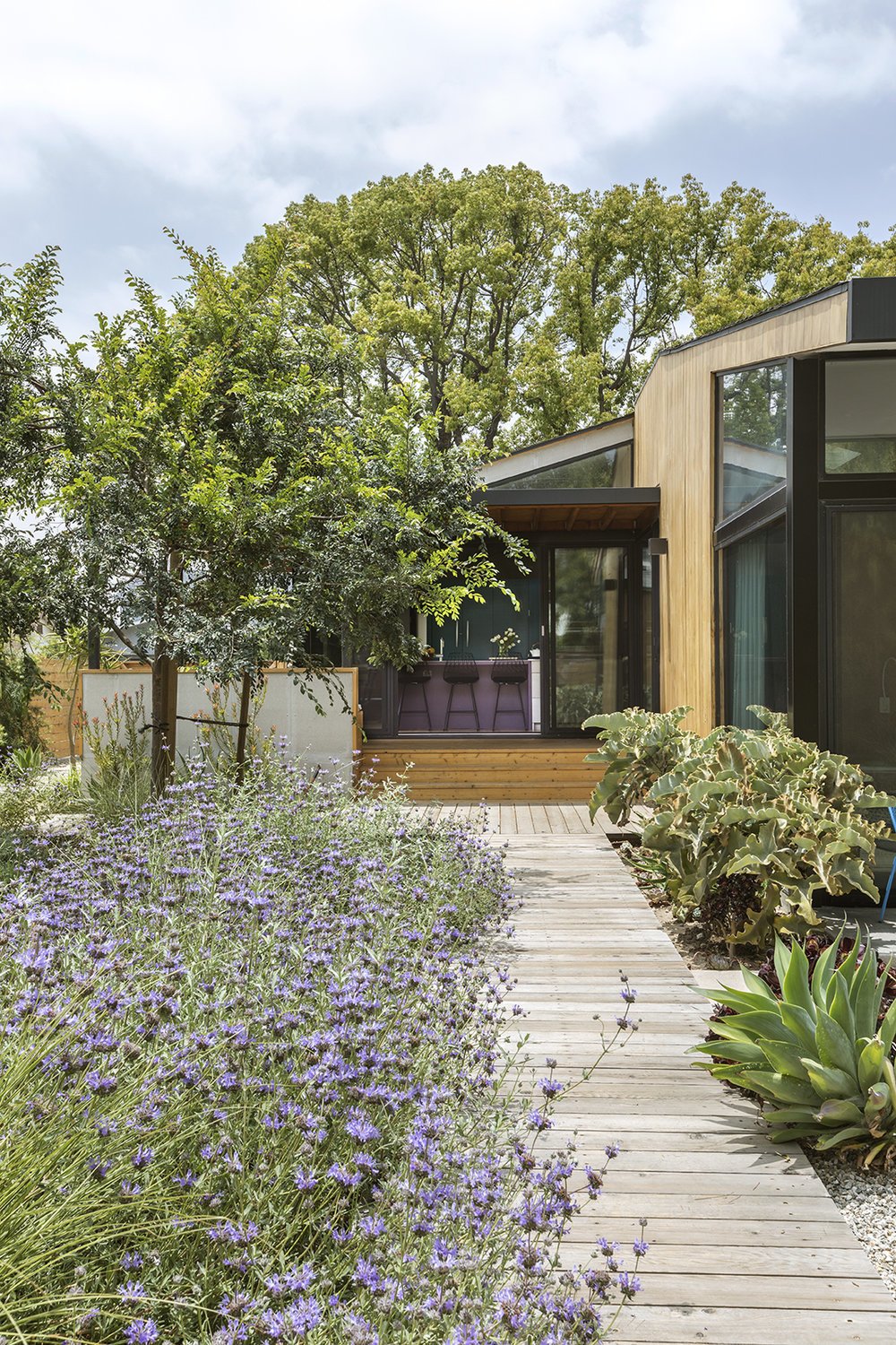 Photo 18 of 19 in Before & After: A Los Angeles Bungalow Opens to a ...