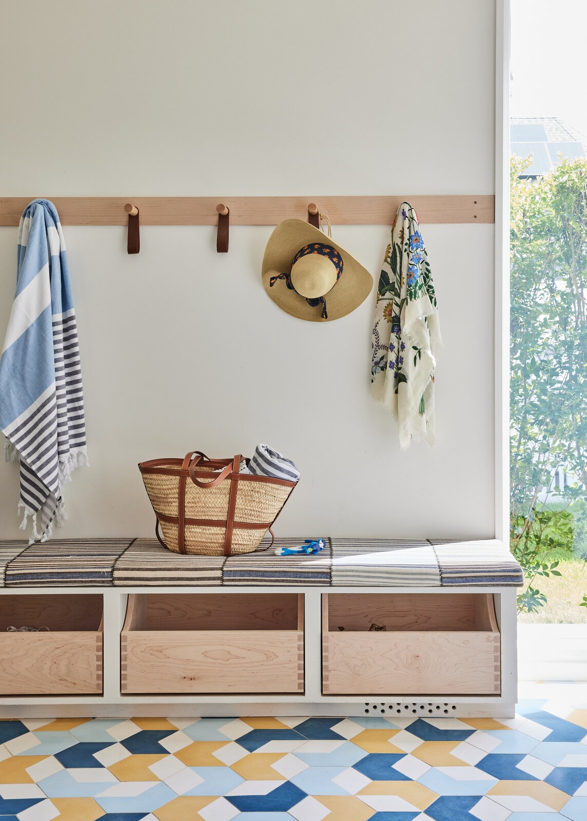 Photo 7 of 15 in A Creative Couple’s Long Island Beach House “Bubbles ...