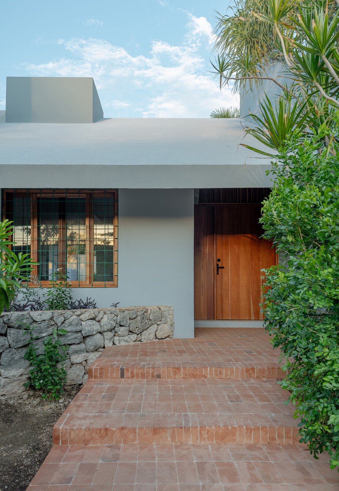 Photo 7 of 26 in Before & After: In Mérida, a Blocky ’80s Home Turns ...