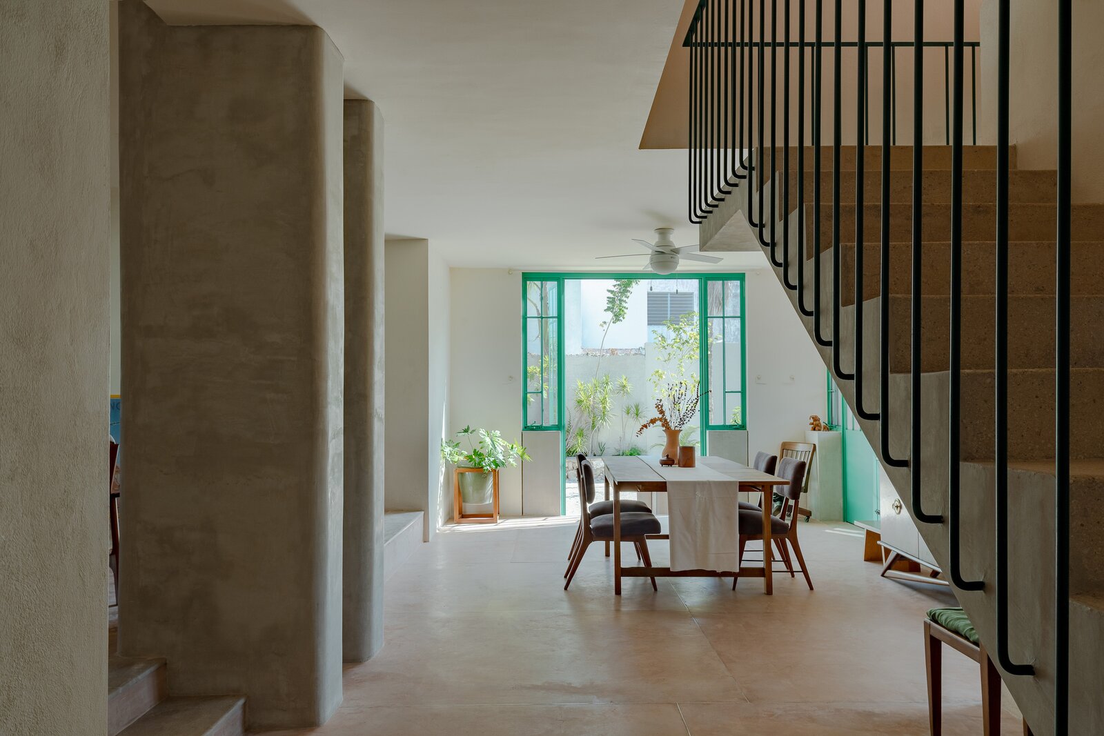 Photo 15 of 26 in Before & After: In Mérida, a Blocky ’80s Home Turns ...