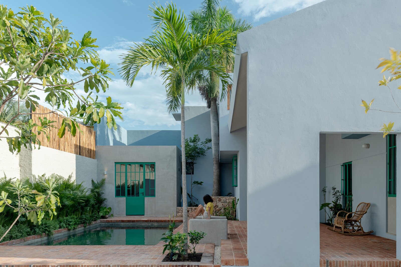 Photo 3 of 26 in Before & After: In Mérida, a Blocky ’80s Home Turns ...