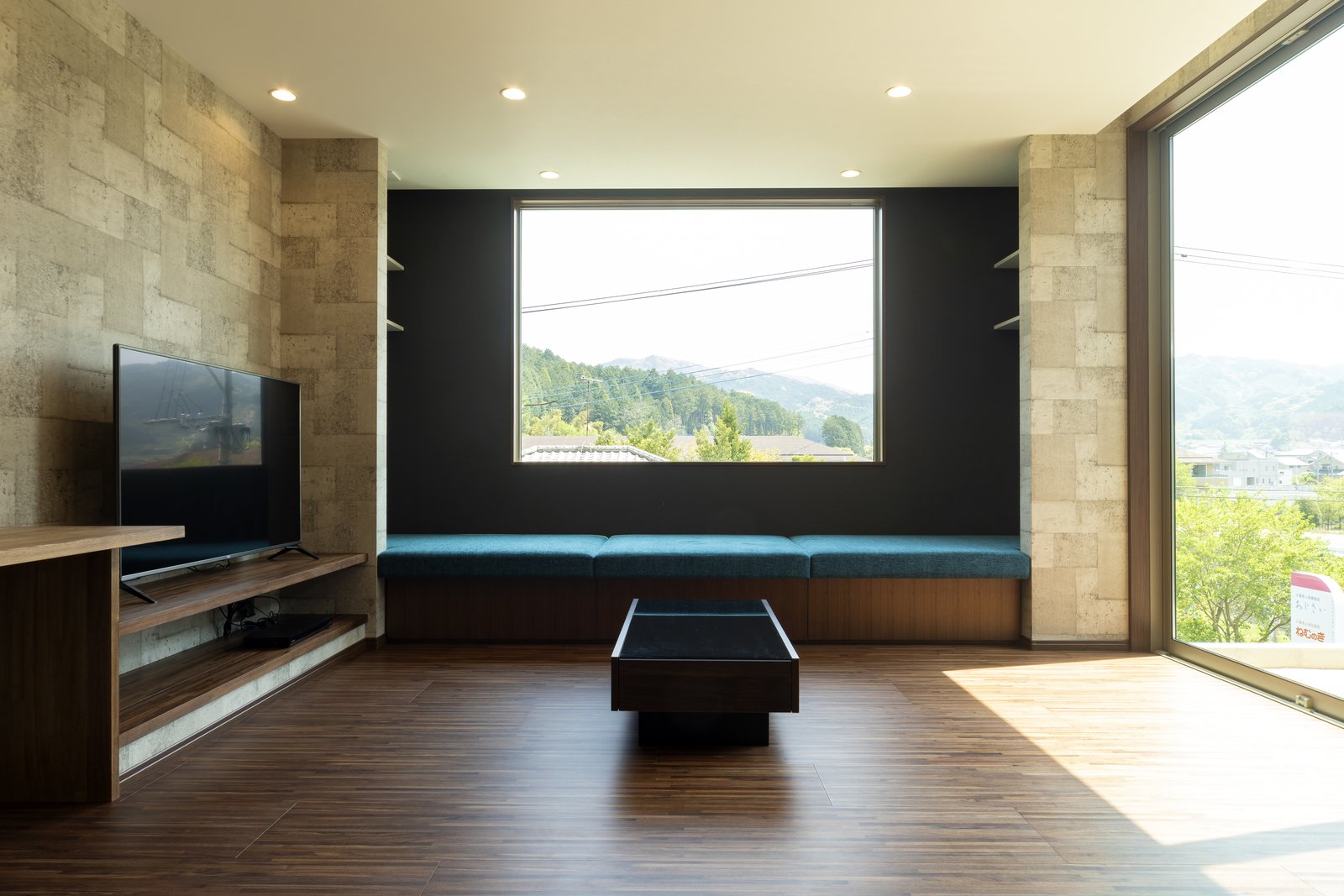 Photo 4 of 7 in House with alley by Takahiro Isseki - Dwell