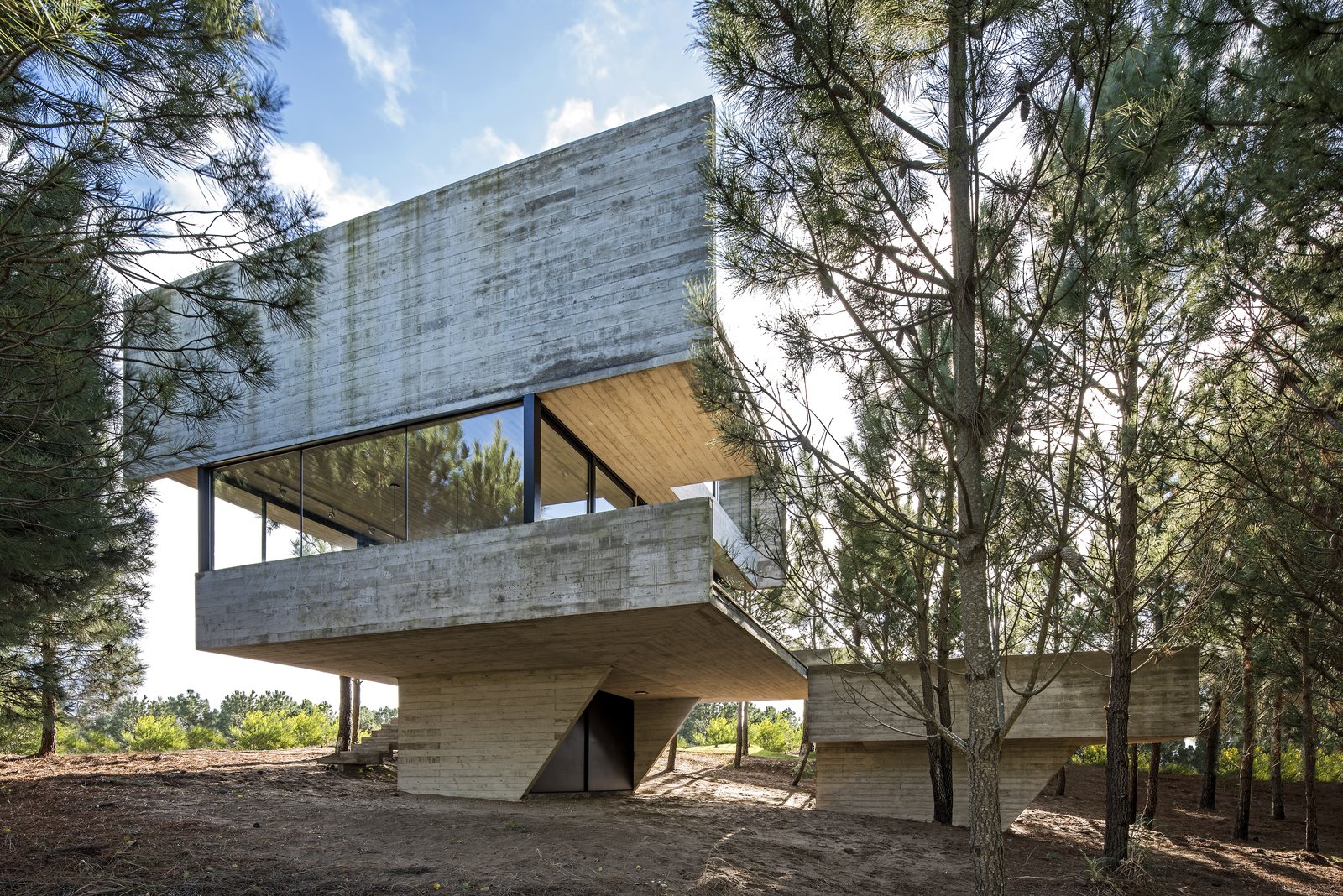 Photo 2 of 10 in This Monolithic Concrete House Appears to Float Among ...