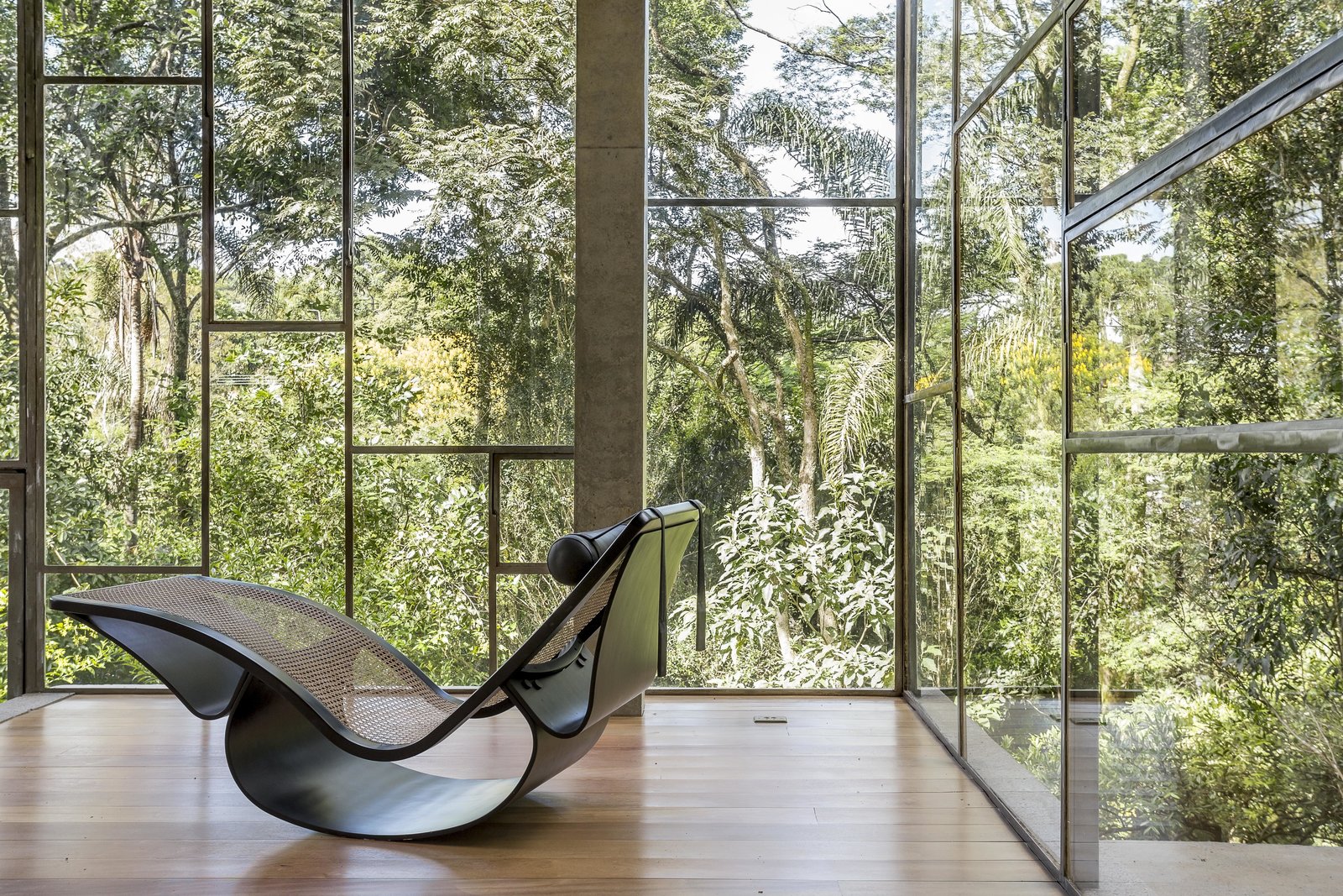 Photo 8 of 10 in Budget Breakdown: This Ethereal Glass House in the ...