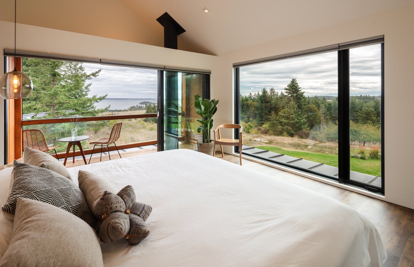 Photo 11 of 24 in An Outdoors-Loving Couple Build a Dreamy Retreat in a ...