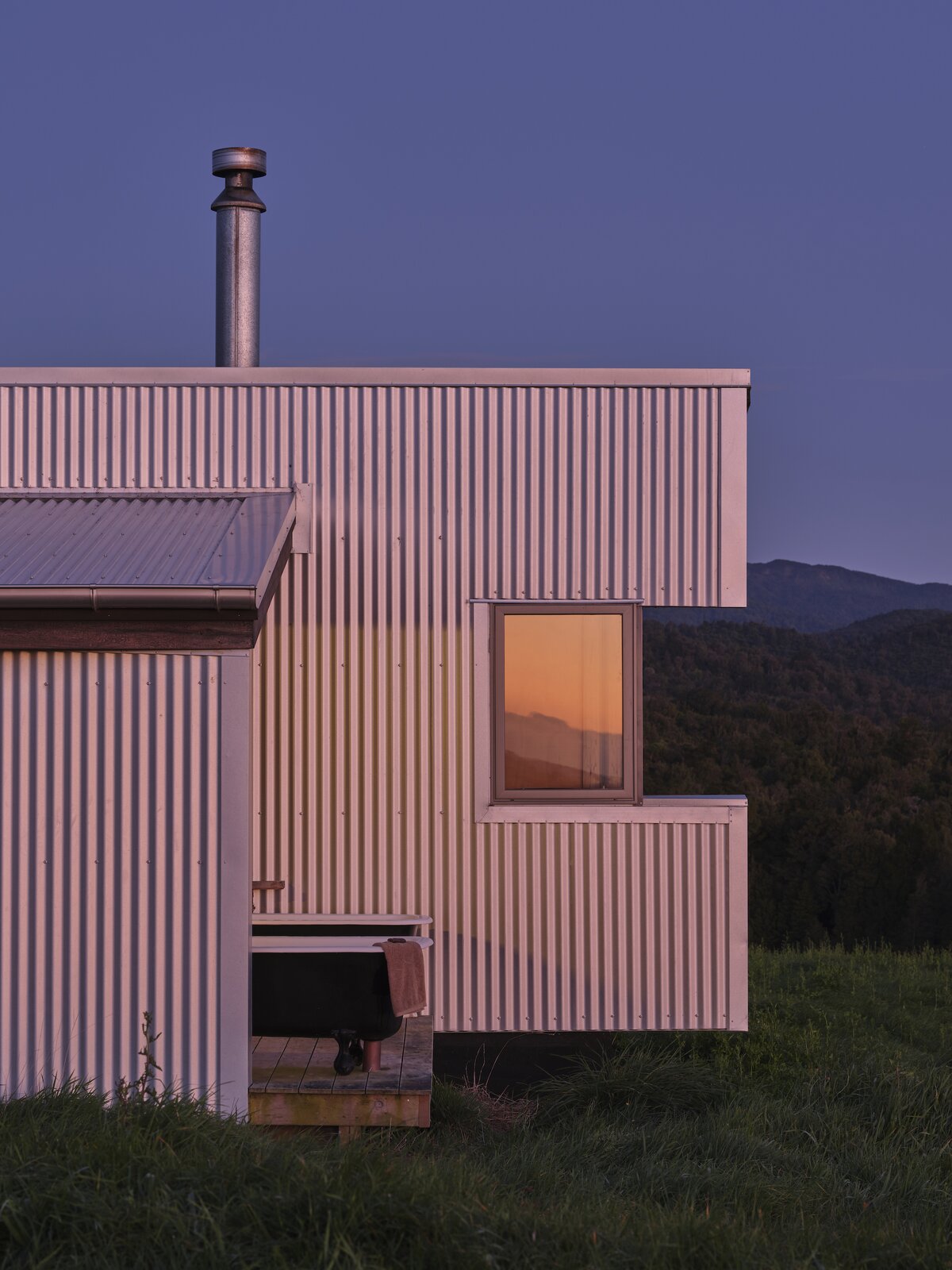 Photo 13 of 19 in A Remote Cabin in New Zealand Celebrates Affordable ...