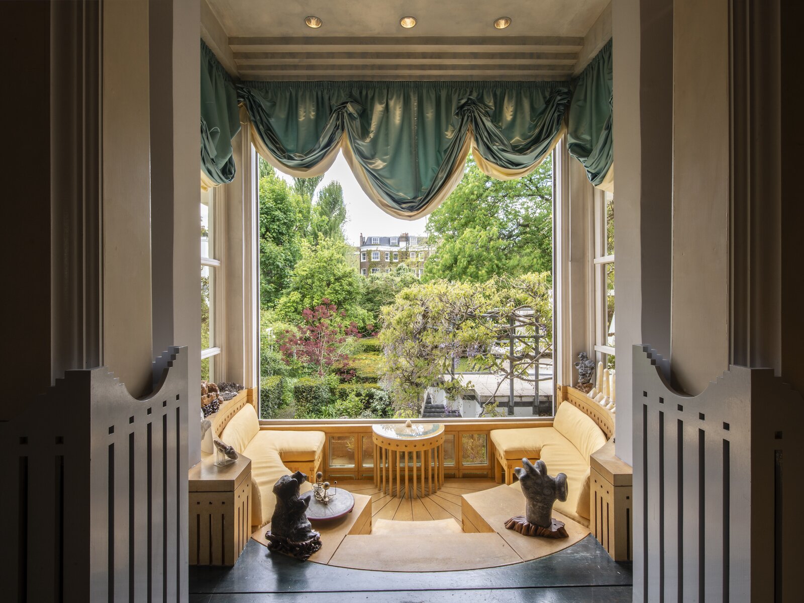 Photo 6 of 18 in Step Inside the Cosmic House, a London Home Designed ...