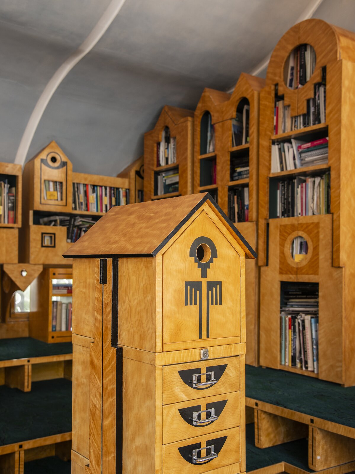 Photo 10 of 18 in Step Inside the Cosmic House, a London Home Designed ...